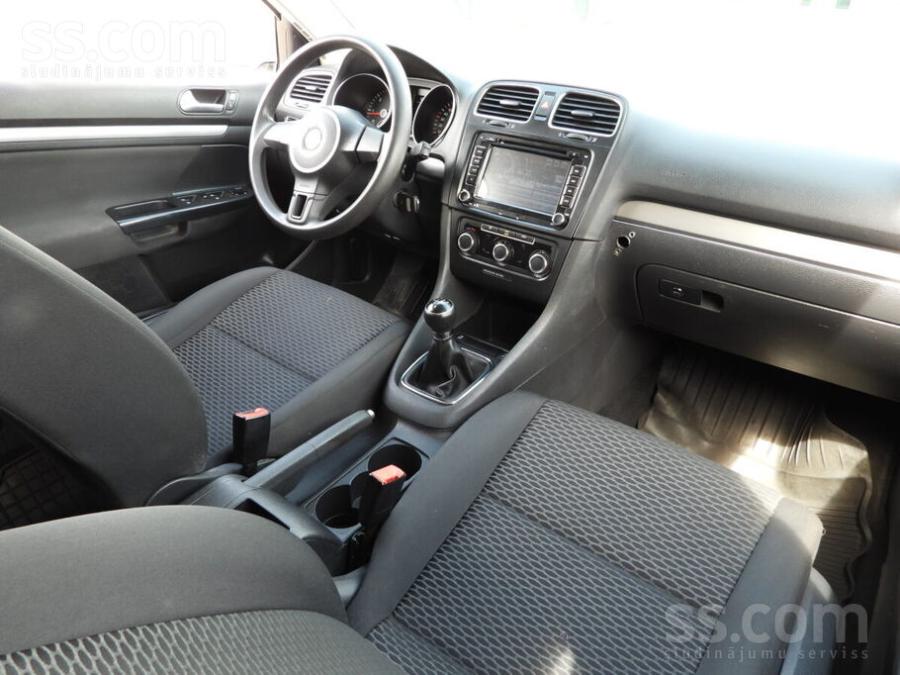 White Volkswagen Golf 2013 in Riga, with an engine capacity of 1.60 L and mileage of 253 thousand km for 4700 €, photo 14 on AUTOMOTO.COM.LV