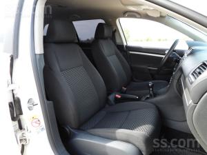 White Volkswagen Golf 2013 in Riga, with an engine capacity of 1.60 L and mileage of 253 thousand km for 4700 €, photo 15 on AUTOMOTO.COM.LV