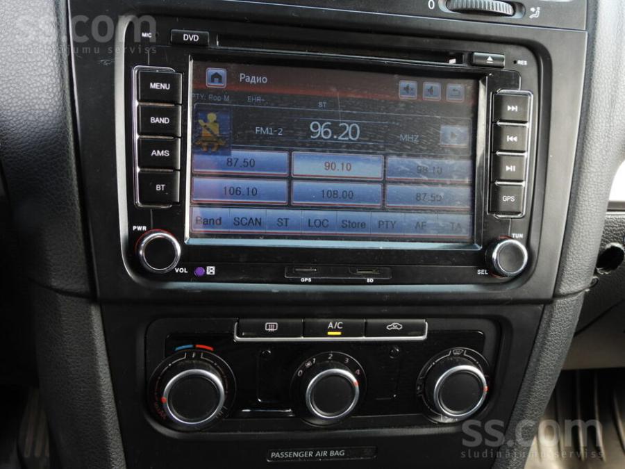 White Volkswagen Golf 2013 in Riga, with an engine capacity of 1.60 L and mileage of 253 thousand km for 4700 €, photo 18 on AUTOMOTO.COM.LV