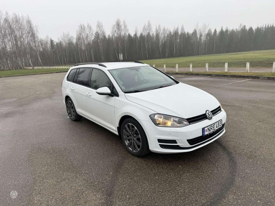 White Volkswagen Golf 2014 in Siauliai, with an engine capacity of 1.60 L and mileage of 201 thousand km for 6800 €, photo 2 on AUTOMOTO.COM.LV