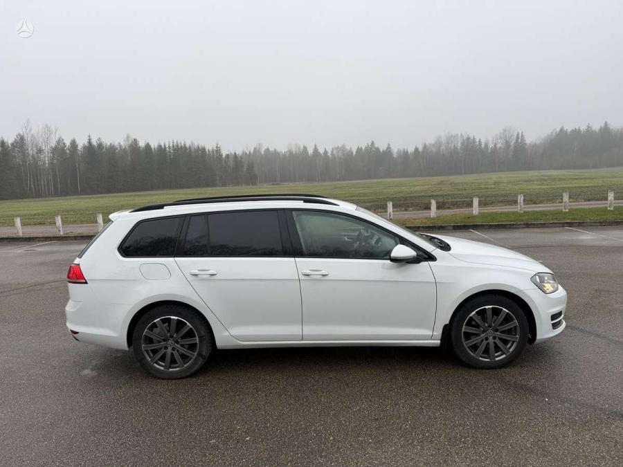 White Volkswagen Golf 2014 in Siauliai, with an engine capacity of 1.60 L and mileage of 201 thousand km for 6800 €, photo 5 on AUTOMOTO.COM.LV