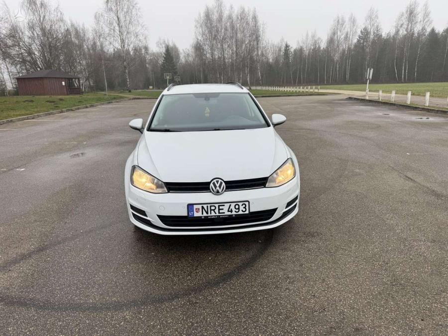 White Volkswagen Golf 2014 in Siauliai, with an engine capacity of 1.60 L and mileage of 201 thousand km for 6800 €, photo 6 on AUTOMOTO.COM.LV