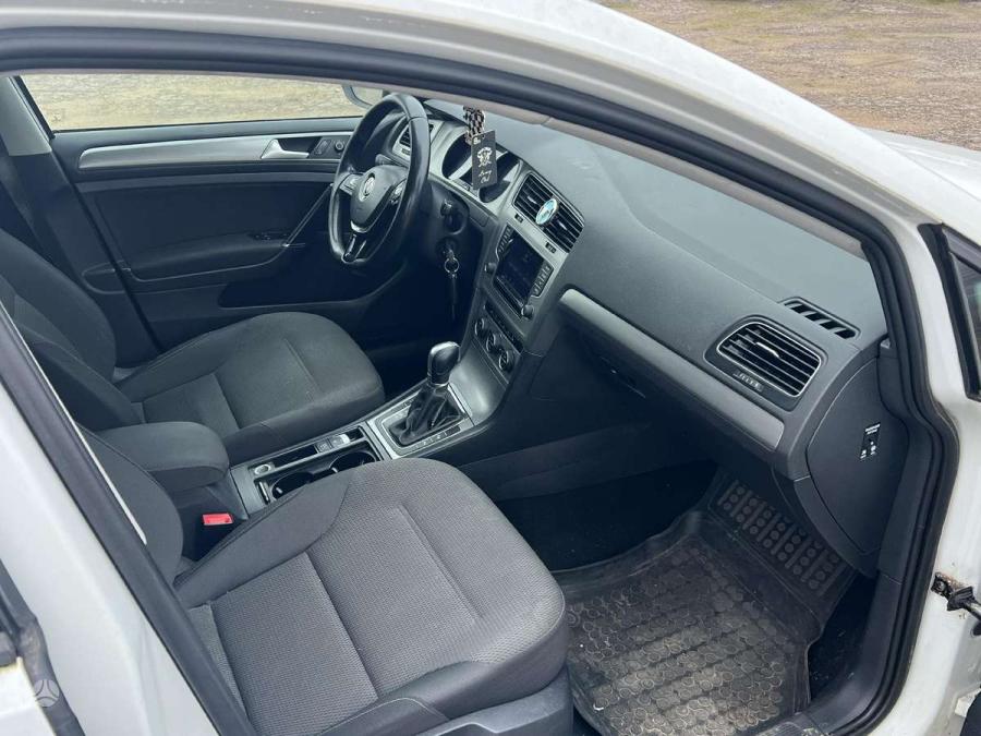 Balts Volkswagen Golf 2014 Kėdainiai, ar dzinēja tilpumu 1.40 L un nobraukumu 180 tūkst. km par 4500 €, foto 15 vietnē AUTOMOTO.COM.LV