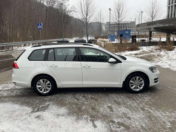 White Volkswagen Golf 2014 in Vilnius, with an engine capacity of 1.60 L and mileage of 231 thousand km for 5500 €, photo 4 on AUTOMOTO.COM.LV