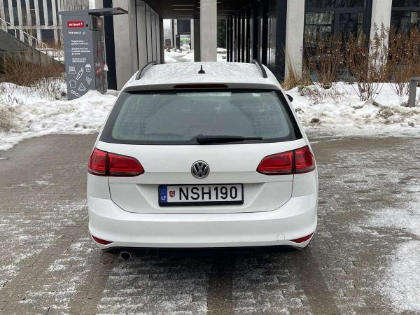 White Volkswagen Golf 2014 in Vilnius, with an engine capacity of 1.60 L and mileage of 231 thousand km for 5500 €, photo 5 on AUTOMOTO.COM.LV