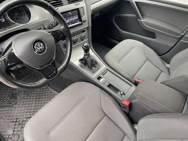White Volkswagen Golf 2014 in Vilnius, with an engine capacity of 1.60 L and mileage of 231 thousand km for 5500 €, photo 7 on AUTOMOTO.COM.LV