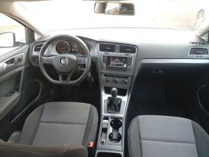 White Volkswagen Golf 2014 in Vilnius, with an engine capacity of 1.60 L and mileage of 254 thousand km for 5700 €, photo 19 on AUTOMOTO.COM.LV