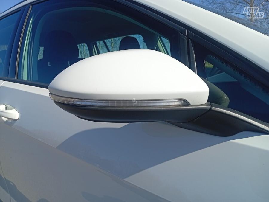 White Volkswagen Golf 2014 in Vilnius, with an engine capacity of 1.60 L and mileage of 254 thousand km for 5700 €, photo 15 on AUTOMOTO.COM.LV
