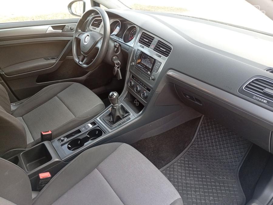 White Volkswagen Golf 2014 in Vilnius, with an engine capacity of 1.60 L and mileage of 254 thousand km for 5700 €, photo 16 on AUTOMOTO.COM.LV