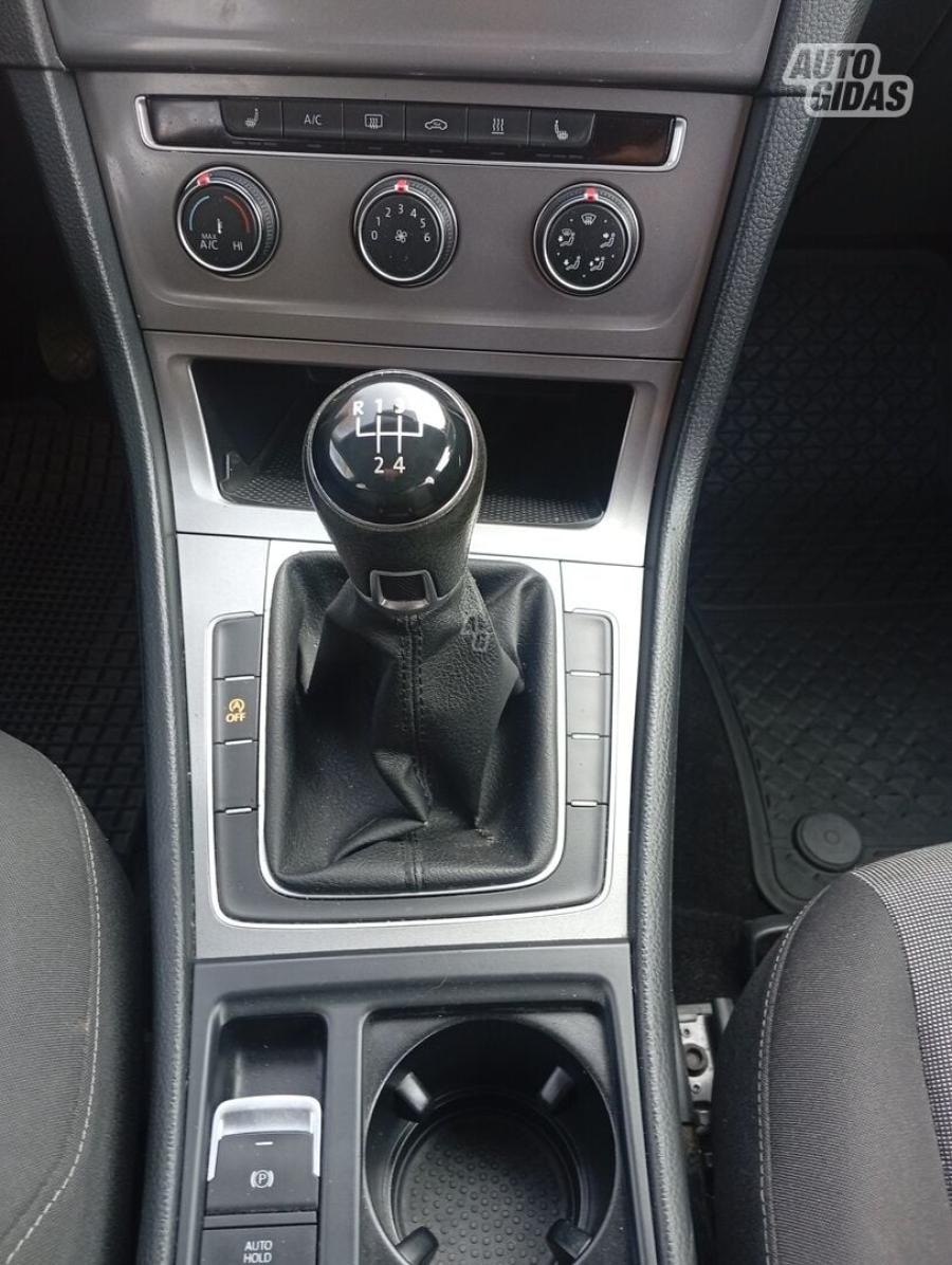 White Volkswagen Golf 2014 in Vilnius, with an engine capacity of 1.60 L and mileage of 254 thousand km for 5700 €, photo 21 on AUTOMOTO.COM.LV