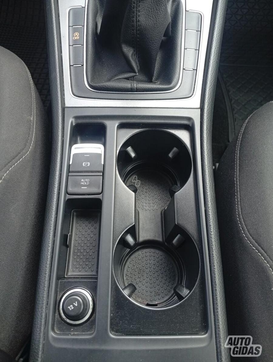 White Volkswagen Golf 2014 in Vilnius, with an engine capacity of 1.60 L and mileage of 254 thousand km for 5700 €, photo 22 on AUTOMOTO.COM.LV