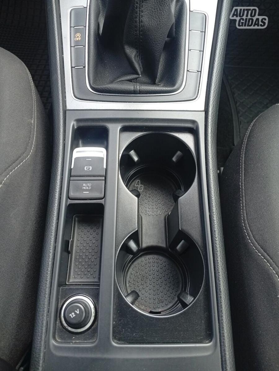 White Volkswagen Golf 2014 in Vilnius, with an engine capacity of 1.60 L and mileage of 254 thousand km for 5700 €, photo 21 on AUTOMOTO.COM.LV