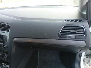 White Volkswagen Golf 2014 in Vilnius, with an engine capacity of 1.60 L and mileage of 254 thousand km for 5700 €, photo 21 on AUTOMOTO.COM.LV