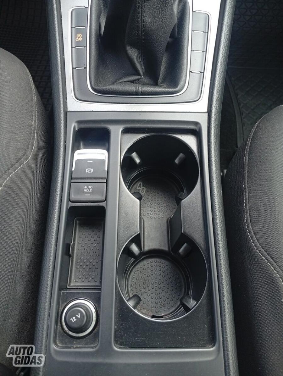 White Volkswagen Golf 2014 in Vilnius, with an engine capacity of 1.60 L and mileage of 254 thousand km for 5700 €, photo 23 on AUTOMOTO.COM.LV