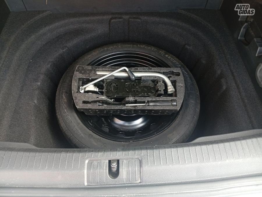 White Volkswagen Golf 2014 in Vilnius, with an engine capacity of 1.60 L and mileage of 254 thousand km for 5700 €, photo 30 on AUTOMOTO.COM.LV