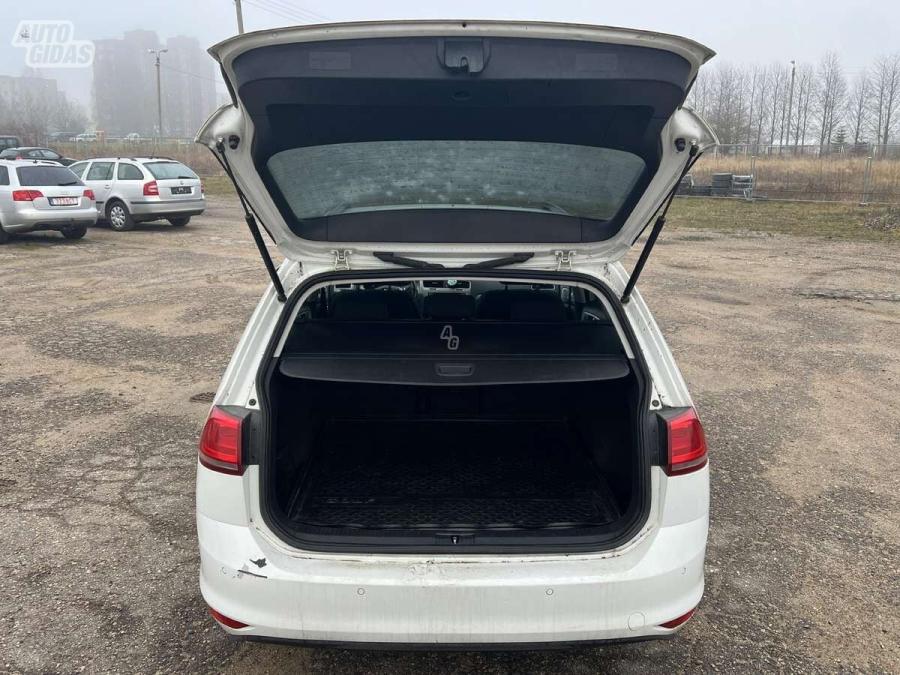 White Volkswagen Golf 2014 in Kedainiai, with an engine capacity of 1.40 L and mileage of 180 thousand km for 4200 €, photo 12 on AUTOMOTO.COM.LV