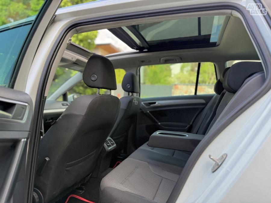 White Volkswagen Golf 2014 in Vilnius, with an engine capacity of 1.60 L and mileage of 358 thousand km for 5500 €, photo 12 on AUTOMOTO.COM.LV