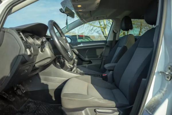 Balts Volkswagen Golf 2014 Liepāja, ar dzinēja tilpumu 1.40 L un nobraukumu 200 tūkst. km par 6900 €, foto 9 vietnē AUTOMOTO.COM.LV