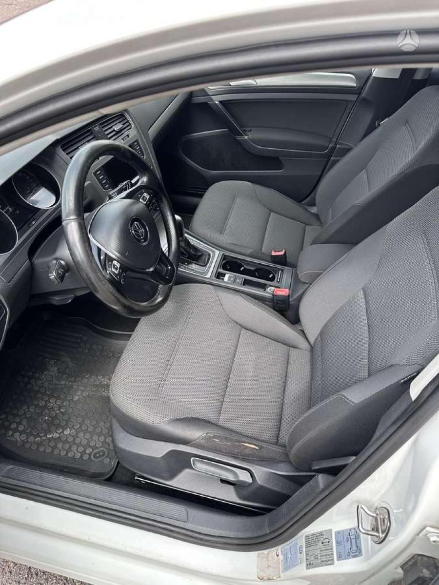 White Volkswagen Golf 2014 in Siauliai, with an engine capacity of 1.39 L and mileage of 182 thousand km for 4500 €, photo 11 on AUTOMOTO.COM.LV