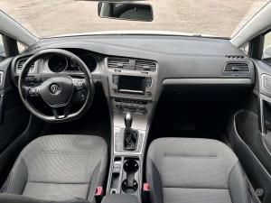 White Volkswagen Golf 2014 in Siauliai, with an engine capacity of 1.39 L and mileage of 182 thousand km for 4500 €, photo 13 on AUTOMOTO.COM.LV