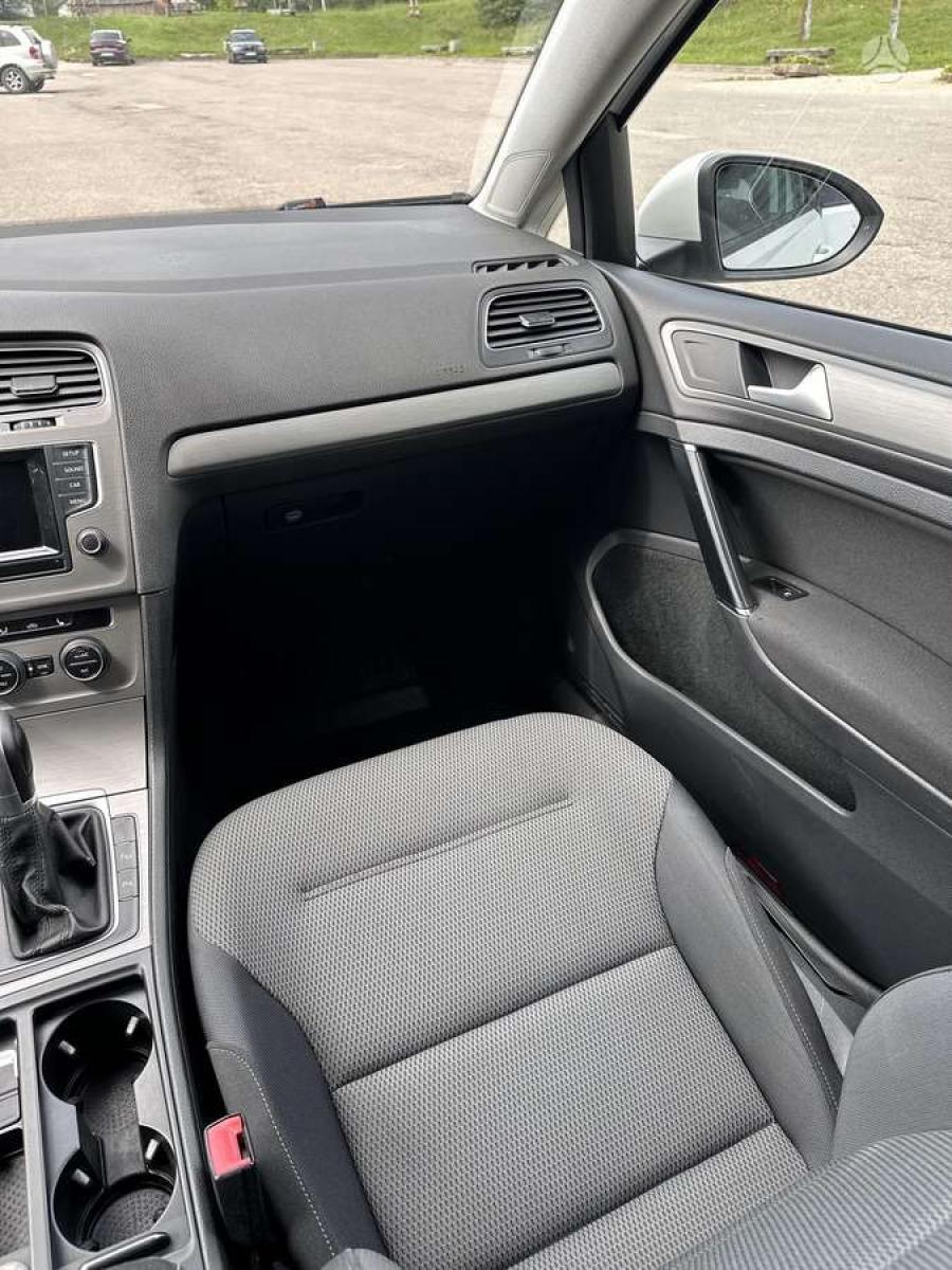White Volkswagen Golf 2014 in Siauliai, with an engine capacity of 1.39 L and mileage of 182 thousand km for 4500 €, photo 15 on AUTOMOTO.COM.LV