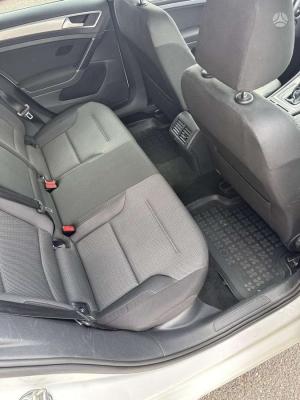 White Volkswagen Golf 2014 in Siauliai, with an engine capacity of 1.39 L and mileage of 182 thousand km for 4500 €, photo 16 on AUTOMOTO.COM.LV