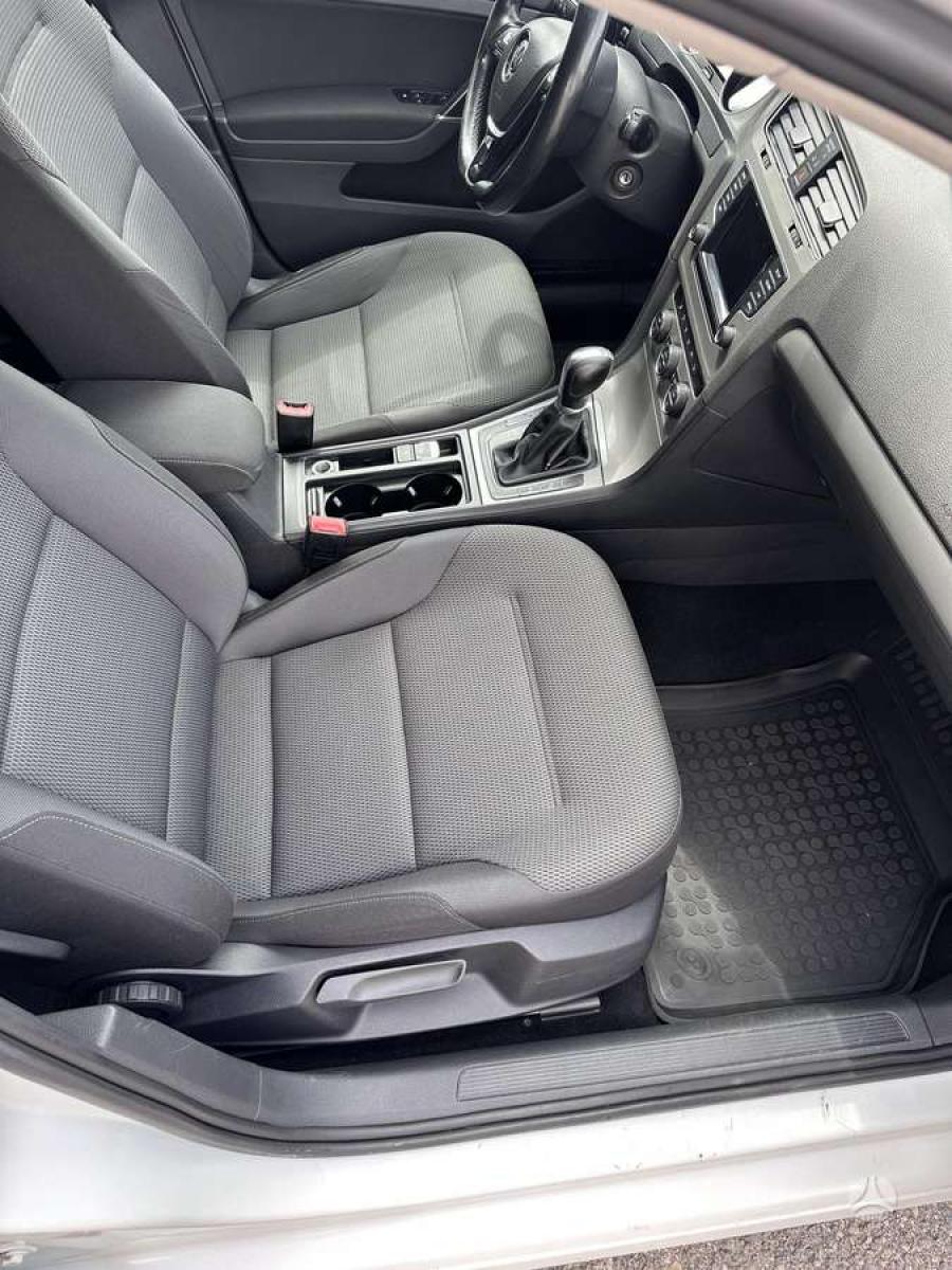 White Volkswagen Golf 2014 in Siauliai, with an engine capacity of 1.39 L and mileage of 182 thousand km for 4500 €, photo 17 on AUTOMOTO.COM.LV