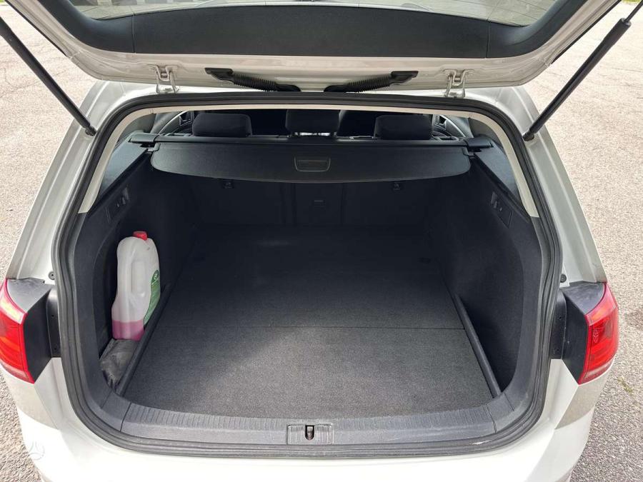 White Volkswagen Golf 2014 in Siauliai, with an engine capacity of 1.39 L and mileage of 182 thousand km for 4500 €, photo 19 on AUTOMOTO.COM.LV