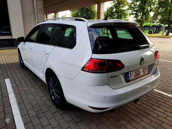White Volkswagen Golf 2014 in Kaunas, with an engine capacity of 1.60 L and mileage of 238 thousand km for 5950 €, photo 5 on AUTOMOTO.COM.LV