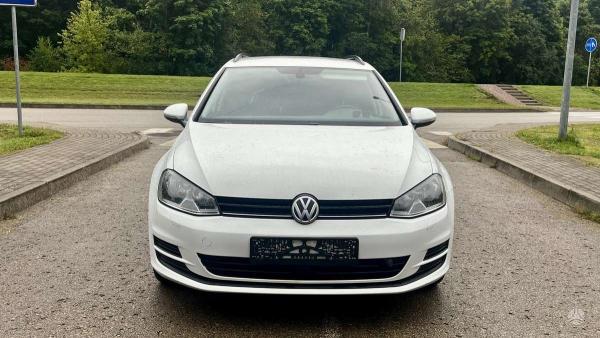 White Volkswagen Golf 2014 in Silute, with an engine capacity of 1.60 L and mileage of 327 thousand km for 3699 €, photo 4 on AUTOMOTO.COM.LV