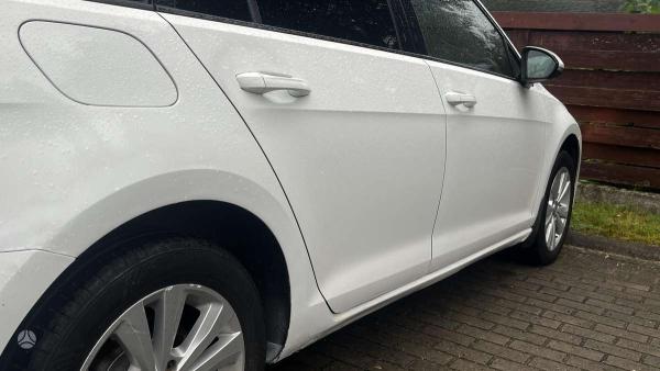 White Volkswagen Golf 2014 in Silute, with an engine capacity of 1.60 L and mileage of 327 thousand km for 3699 €, photo 9 on AUTOMOTO.COM.LV