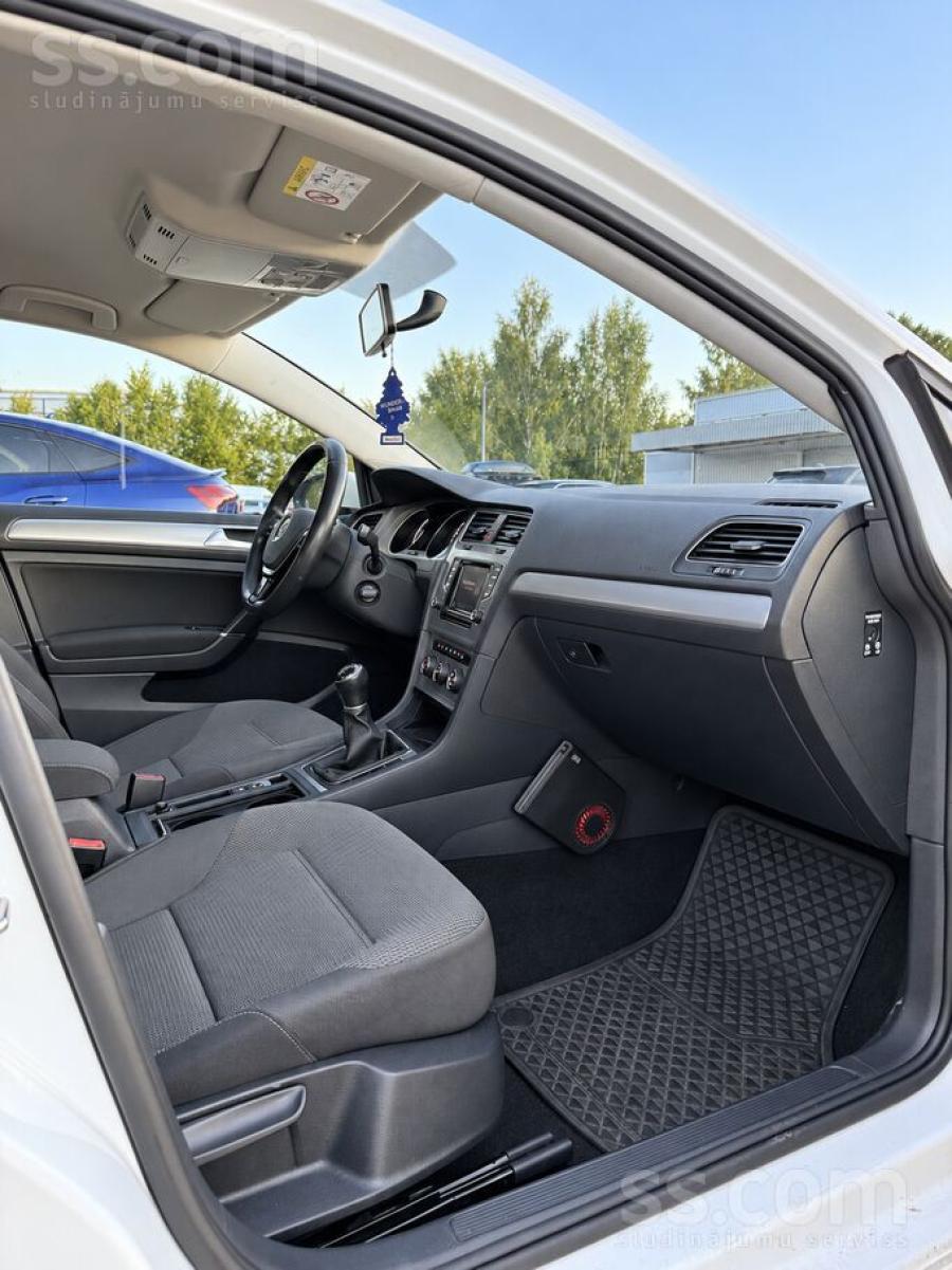 White Volkswagen Golf 2014 in Riga, with an engine capacity of 1.20 L and mileage of 86 thousand km for 5700 €, photo 10 on AUTOMOTO.COM.LV