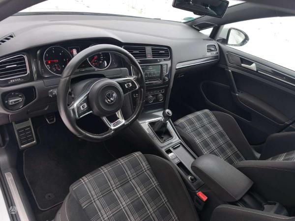 Balts Volkswagen Golf 2015 Kauņa, ar dzinēja tilpumu 2.00 L un nobraukumu 304 tūkst. km par 7999 €, foto 7 vietnē AUTOMOTO.COM.LV