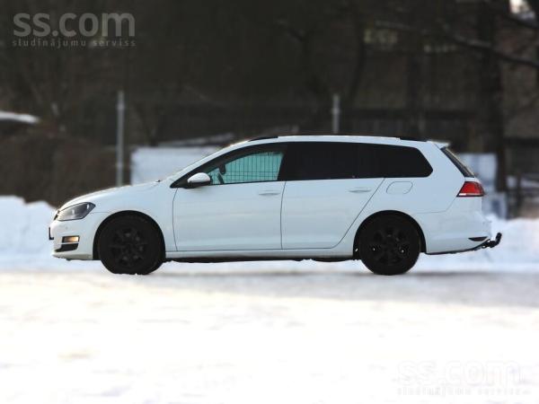 White Volkswagen Golf 2015 in Riga, with an engine capacity of 1.60 L and mileage of 218 thousand km for 7600 €, photo 4 on AUTOMOTO.COM.LV