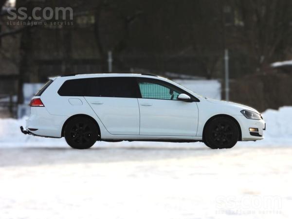 White Volkswagen Golf 2015 in Riga, with an engine capacity of 1.60 L and mileage of 218 thousand km for 7600 €, photo 5 on AUTOMOTO.COM.LV