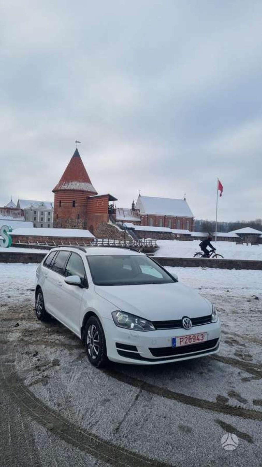 White Volkswagen Golf 2015 in Kaunas, with an engine capacity of 1.60 L and mileage of 330 thousand km for 6300 €, photo 1 on AUTOMOTO.COM.LV