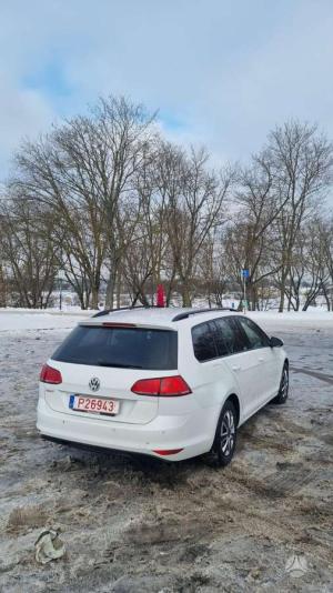 White Volkswagen Golf 2015 in Kaunas, with an engine capacity of 1.60 L and mileage of 330 thousand km for 6300 €, photo 4 on AUTOMOTO.COM.LV