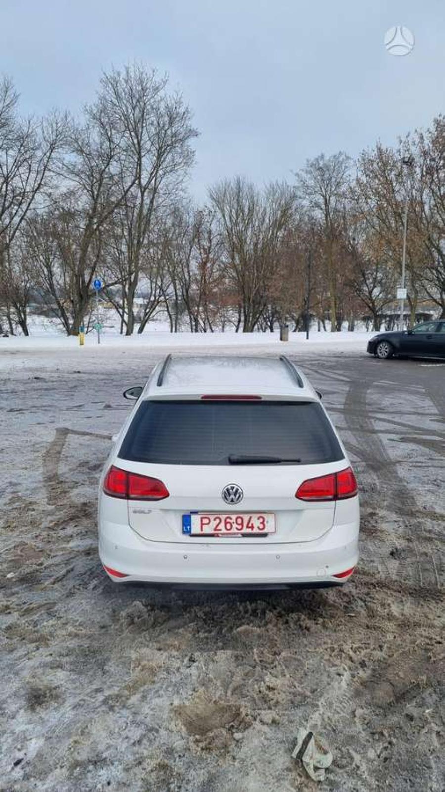 White Volkswagen Golf 2015 in Kaunas, with an engine capacity of 1.60 L and mileage of 330 thousand km for 6300 €, photo 5 on AUTOMOTO.COM.LV