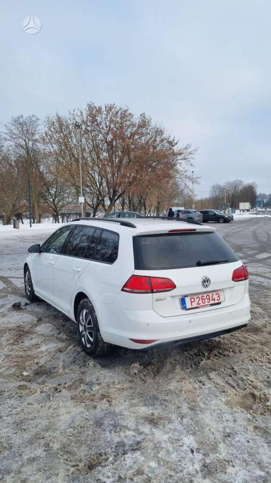 White Volkswagen Golf 2015 in Kaunas, with an engine capacity of 1.60 L and mileage of 330 thousand km for 6300 €, photo 6 on AUTOMOTO.COM.LV