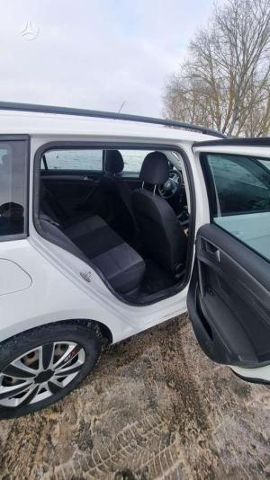 White Volkswagen Golf 2015 in Kaunas, with an engine capacity of 1.60 L and mileage of 330 thousand km for 6300 €, photo 12 on AUTOMOTO.COM.LV