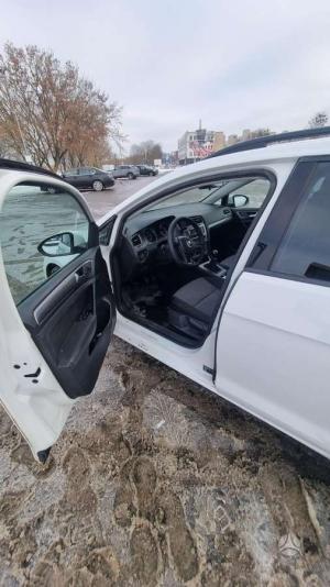 White Volkswagen Golf 2015 in Kaunas, with an engine capacity of 1.60 L and mileage of 330 thousand km for 6300 €, photo 15 on AUTOMOTO.COM.LV