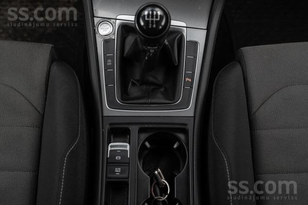 Balts Volkswagen Golf 2015 Rīga, ar dzinēja tilpumu 1.60 L un nobraukumu 230 tūkst. km par 6500 €, foto 8 vietnē AUTOMOTO.COM.LV