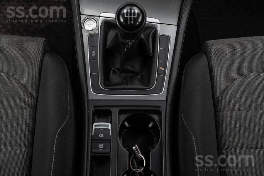 Balts Volkswagen Golf 2015 Rīga, ar dzinēja tilpumu 1.60 L un nobraukumu 230 tūkst. km par 6500 €, foto 9 vietnē AUTOMOTO.COM.LV