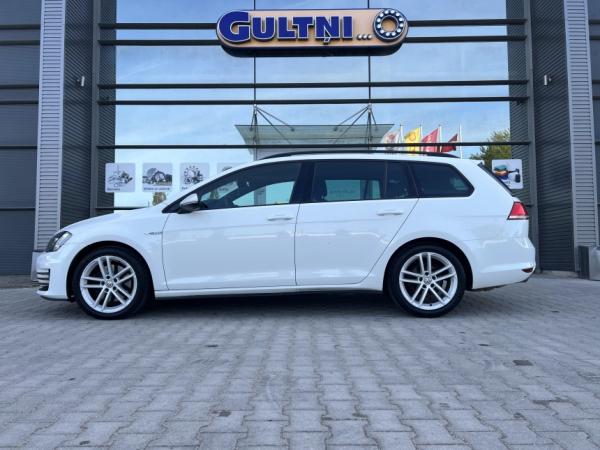 White Volkswagen Golf 2015 in Riga, with an engine capacity of 2.00 L and mileage of 292 thousand km for 9700 €, photo 7 on AUTOMOTO.COM.LV