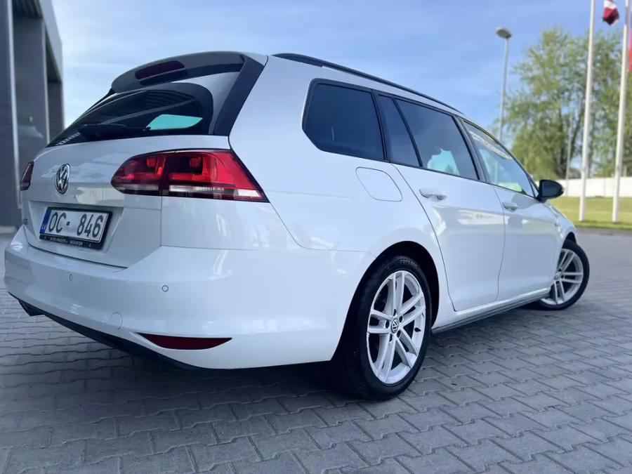 White Volkswagen Golf 2015 in Jekabpils, with an engine capacity of 2.00 L and mileage of 292 thousand km for 9500 €, photo 4 on AUTOMOTO.COM.LV