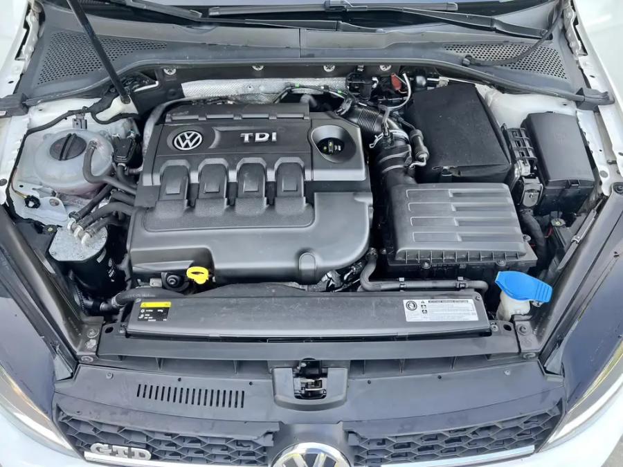 White Volkswagen Golf 2015 in Jekabpils, with an engine capacity of 2.00 L and mileage of 292 thousand km for 9500 €, photo 13 on AUTOMOTO.COM.LV