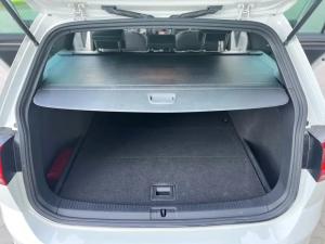 White Volkswagen Golf 2015 in Jekabpils, with an engine capacity of 2.00 L and mileage of 292 thousand km for 9500 €, photo 14 on AUTOMOTO.COM.LV