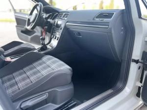 White Volkswagen Golf 2015 in Jekabpils, with an engine capacity of 2.00 L and mileage of 292 thousand km for 9500 €, photo 15 on AUTOMOTO.COM.LV
