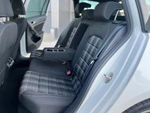 White Volkswagen Golf 2015 in Jekabpils, with an engine capacity of 2.00 L and mileage of 292 thousand km for 9500 €, photo 19 on AUTOMOTO.COM.LV