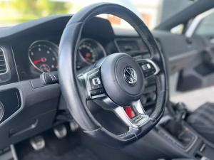 White Volkswagen Golf 2015 in Jekabpils, with an engine capacity of 2.00 L and mileage of 292 thousand km for 9500 €, photo 21 on AUTOMOTO.COM.LV